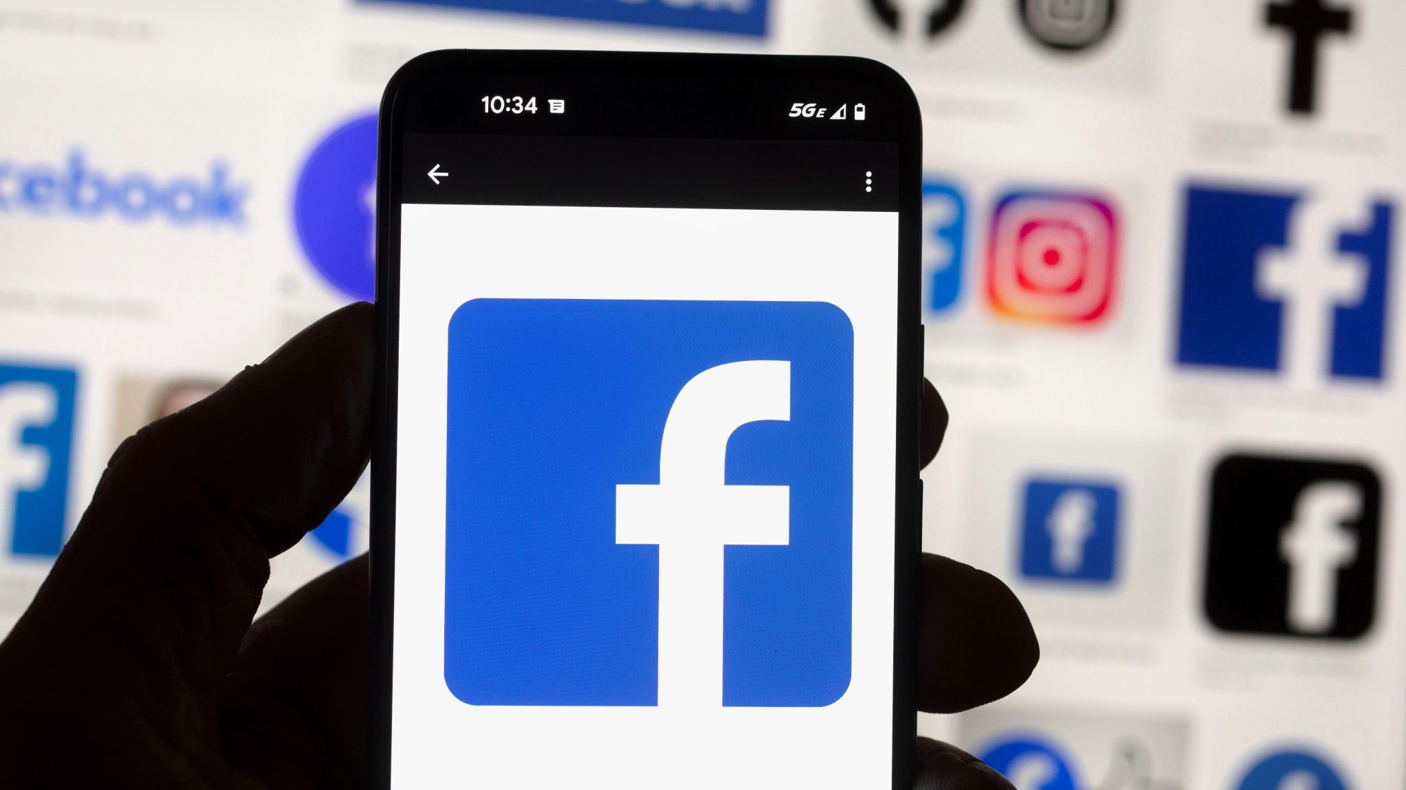 Sådan får du fat på Facebook