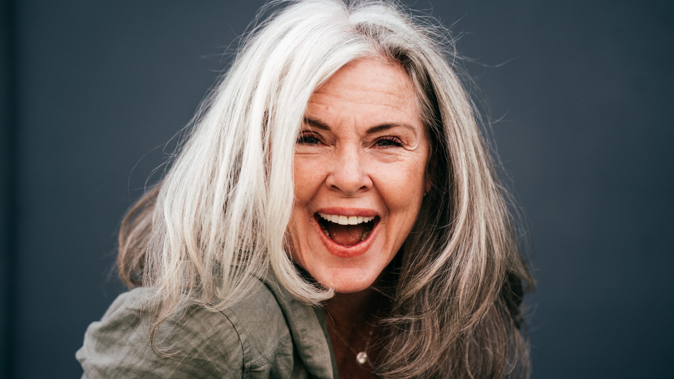 Grå hår kan få farven tilbage